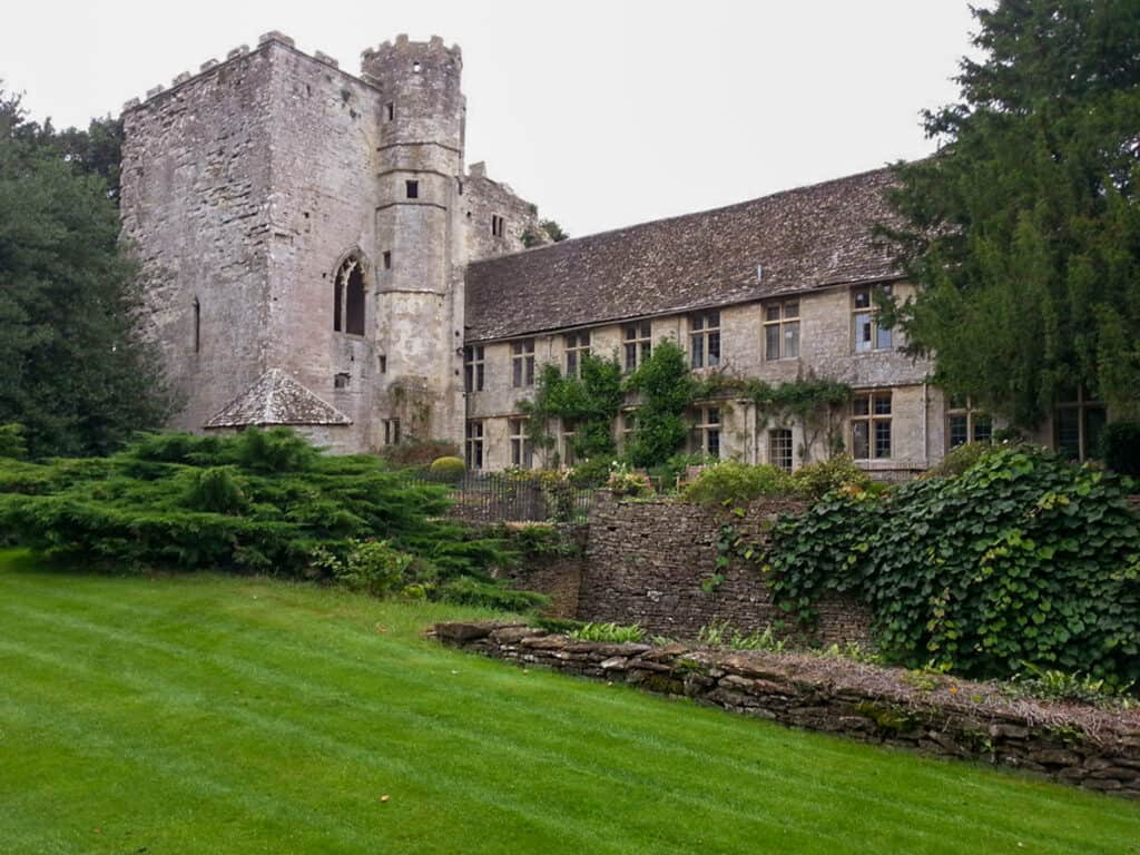 19 Stunning Castles in The Cotswolds