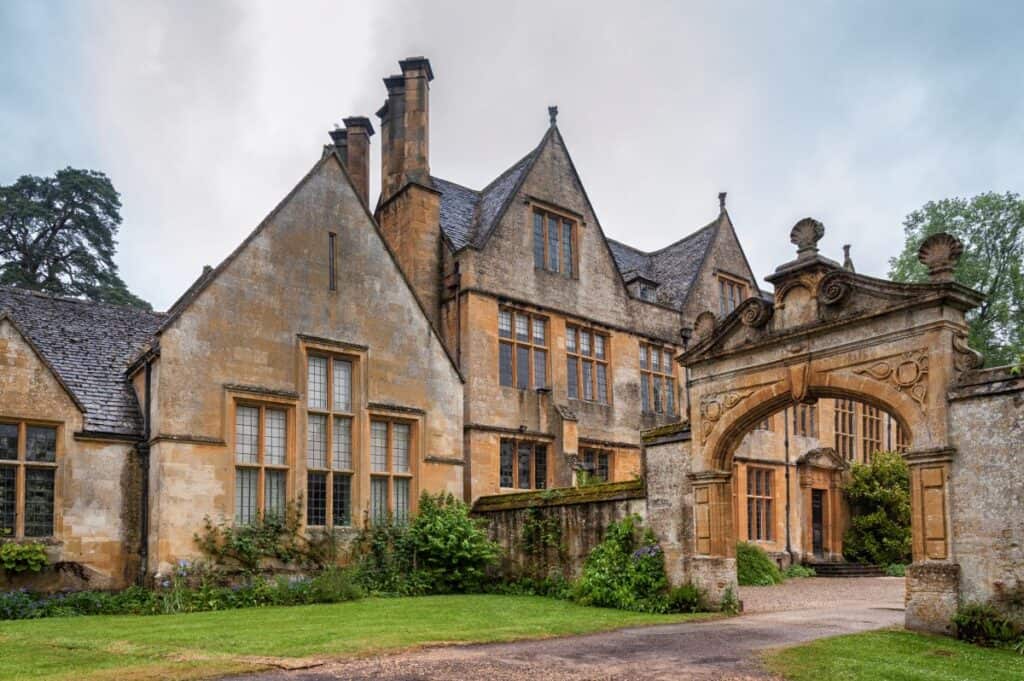 19 Stunning Castles in The Cotswolds